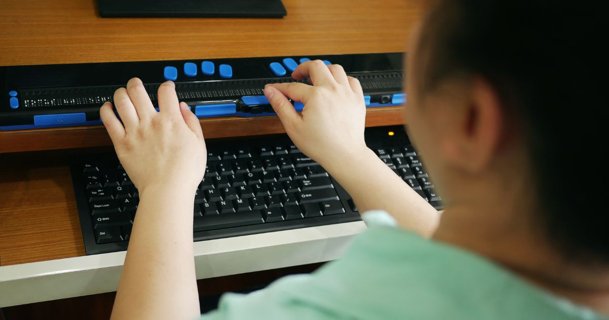 Cómo Elegir La Pantalla Braille Correcta En 2024 Si Es Una Persona Ciega